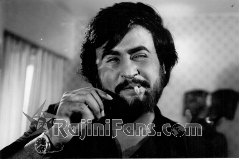 Bhuvana Oru Kelvikuri (1977) - Rajinikanth Photo Gallery - Rajinifans.com