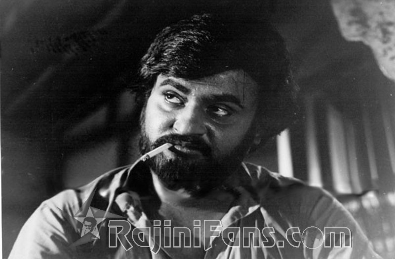 Bhuvana Oru Kelvikuri (1977) - Rajinikanth Photo Gallery - Rajinifans.com